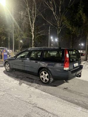 Zils Volvo V70 2006 Viļņa, ar dzinēja tilpumu 2.40 L un nobraukumu 390 tūkst. km par 1600 €, foto 7 vietnē AUTOMOTO.COM.LV