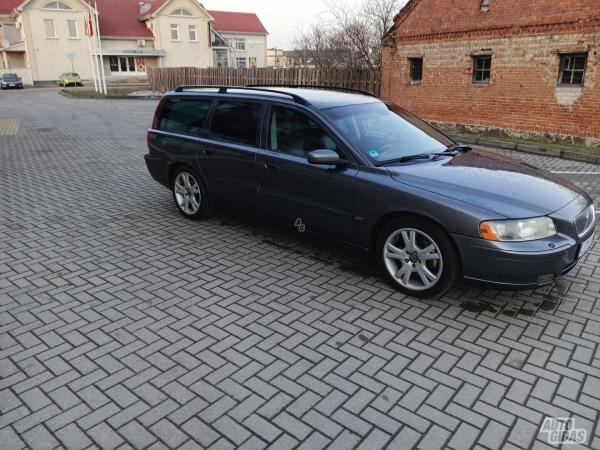 Blue Volvo V70 2006 in Siauliai, with an engine capacity of 2.40 L and mileage of 442 thousand km for 1600 €, photo 3 on AUTOMOTO.COM.LV
