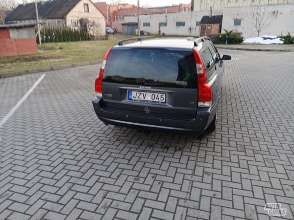 Blue Volvo V70 2006 in Siauliai, with an engine capacity of 2.40 L and mileage of 442 thousand km for 1600 €, photo 4 on AUTOMOTO.COM.LV
