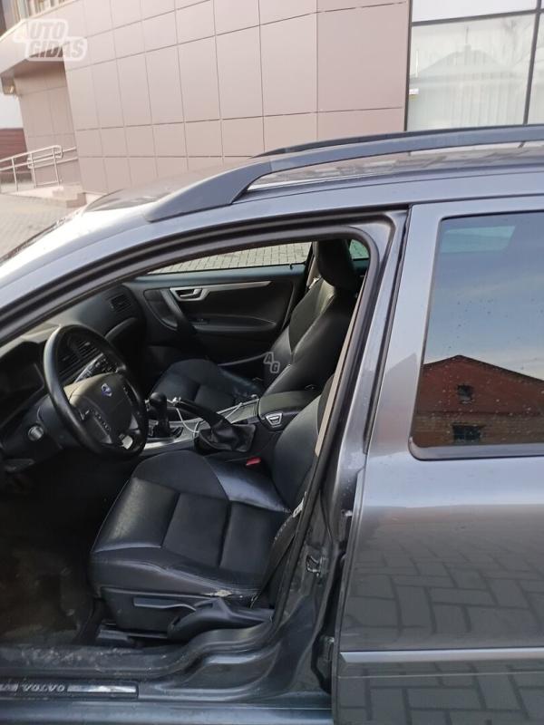 Blue Volvo V70 2006 in Siauliai, with an engine capacity of 2.40 L and mileage of 442 thousand km for 1600 €, photo 6 on AUTOMOTO.COM.LV