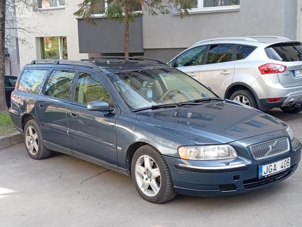 Zils Volvo V70 2006 Viļņa, ar dzinēja tilpumu 2.40 L un nobraukumu 401 tūkst. km par 1250 €, foto 1 vietnē AUTOMOTO.COM.LV