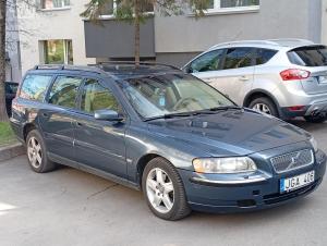 Zils Volvo V70 2006 Viļņa, ar dzinēja tilpumu 2.40 L un nobraukumu 401 tūkst. km par 1250 €, foto  vietnē AUTOMOTO.COM.LV