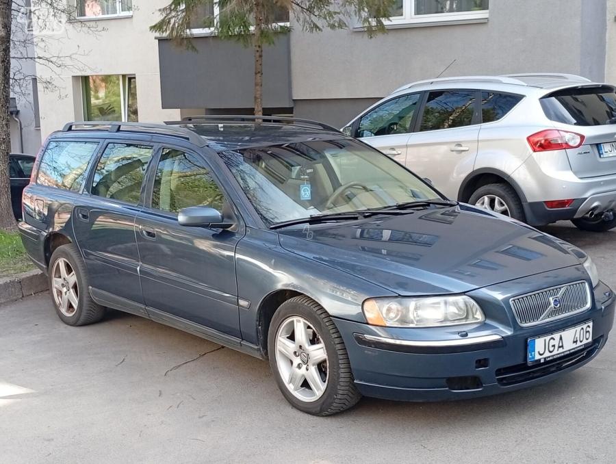 Zils Volvo V70 2006 Viļņa, ar dzinēja tilpumu 2.40 L un nobraukumu 401 tūkst. km par 1250 €, foto 1 vietnē AUTOMOTO.COM.LV