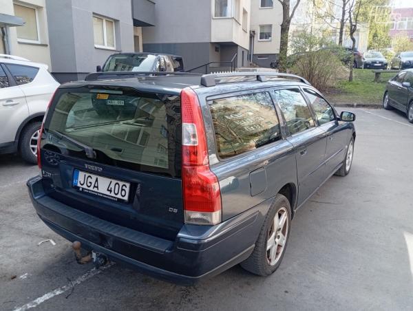 Zils Volvo V70 2006 Viļņa, ar dzinēja tilpumu 2.40 L un nobraukumu 401 tūkst. km par 1250 €, foto 4 vietnē AUTOMOTO.COM.LV