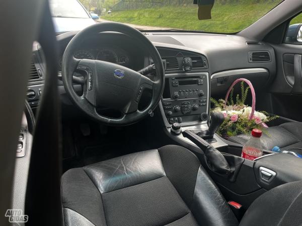 Zils Volvo V70 2006 Viļņa, ar dzinēja tilpumu 2.40 L un nobraukumu 372 tūkst. km par 2350 €, foto 9 vietnē AUTOMOTO.COM.LV