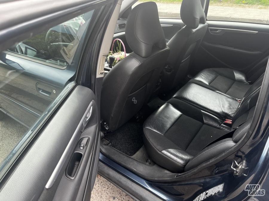 Blue Volvo V70 2006 in Vilnius, with an engine capacity of 2.40 L and mileage of 372 thousand km for 2350 €, photo 11 on AUTOMOTO.COM.LV
