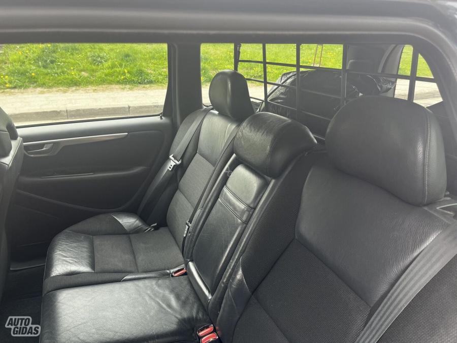 Blue Volvo V70 2006 in Vilnius, with an engine capacity of 2.40 L and mileage of 372 thousand km for 2350 €, photo 12 on AUTOMOTO.COM.LV