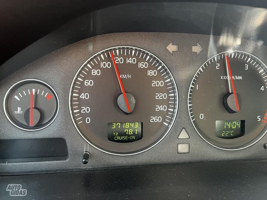 Blue Volvo V70 2006 in Vilnius, with an engine capacity of 2.40 L and mileage of 372 thousand km for 2350 €, photo 13 on AUTOMOTO.COM.LV