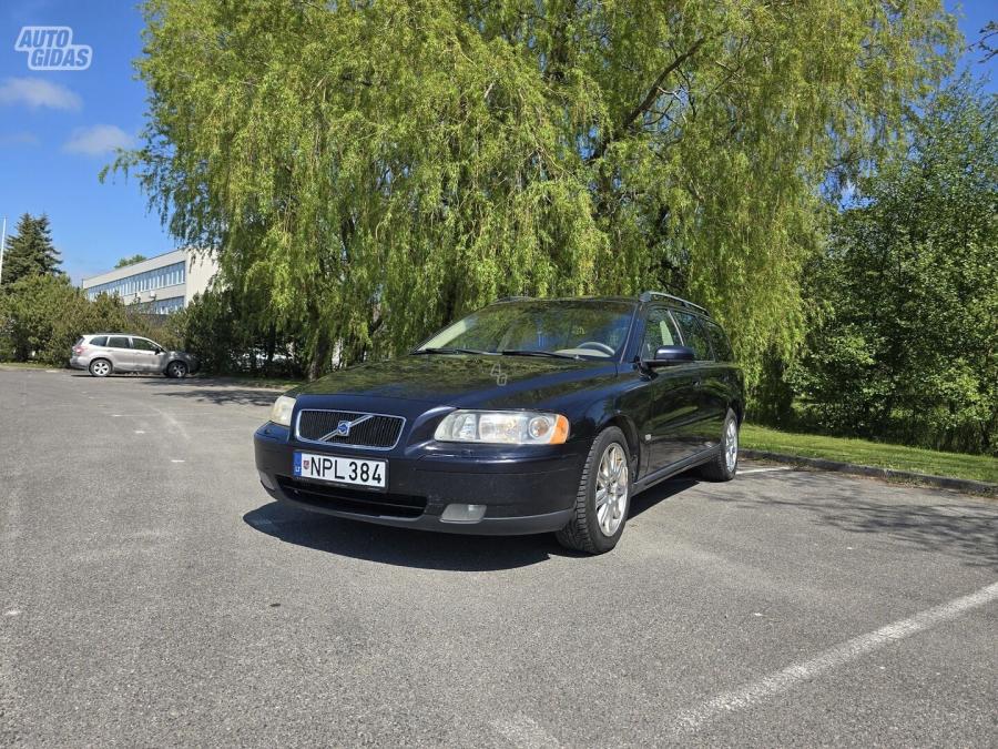 Blue Volvo V70 2006 in Klaipeda, with an engine capacity of 2.40 L and mileage of 350 thousand km for 1999 €, photo 1 on AUTOMOTO.COM.LV