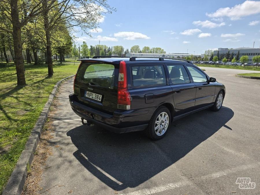 Blue Volvo V70 2006 in Klaipeda, with an engine capacity of 2.40 L and mileage of 350 thousand km for 1999 €, photo 5 on AUTOMOTO.COM.LV