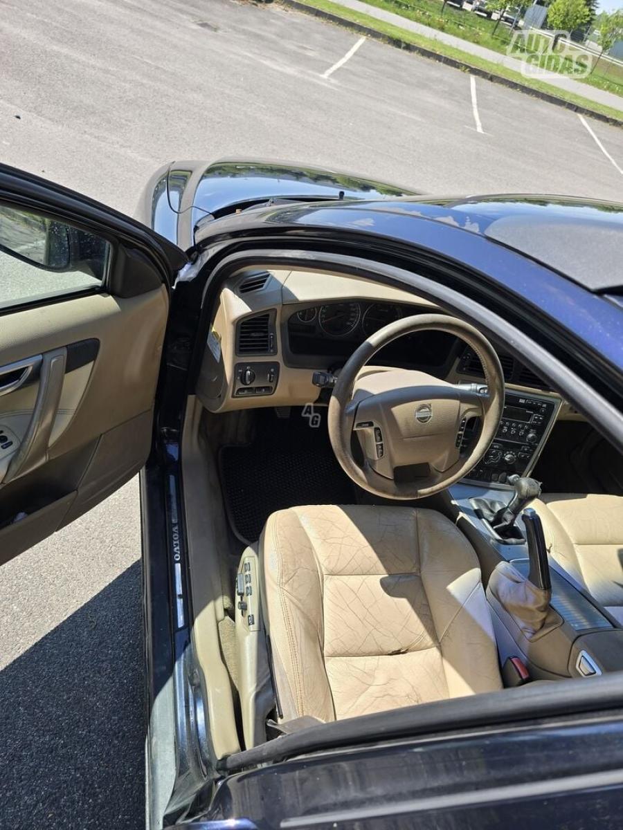 Blue Volvo V70 2006 in Klaipeda, with an engine capacity of 2.40 L and mileage of 350 thousand km for 1999 €, photo 8 on AUTOMOTO.COM.LV