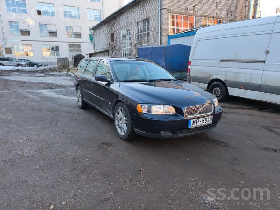 Blue Volvo V70 2006 in Riga, with an engine capacity of 2.40 L and mileage of 326 thousand km for 2100 €, photo 3 on AUTOMOTO.COM.LV