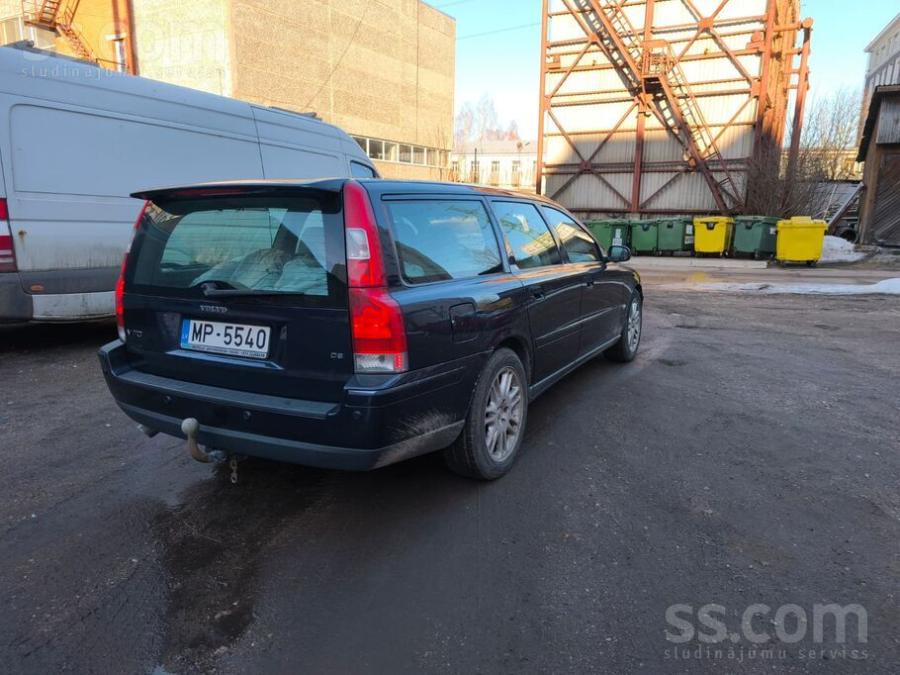 Blue Volvo V70 2006 in Riga, with an engine capacity of 2.40 L and mileage of 326 thousand km for 2100 €, photo 5 on AUTOMOTO.COM.LV