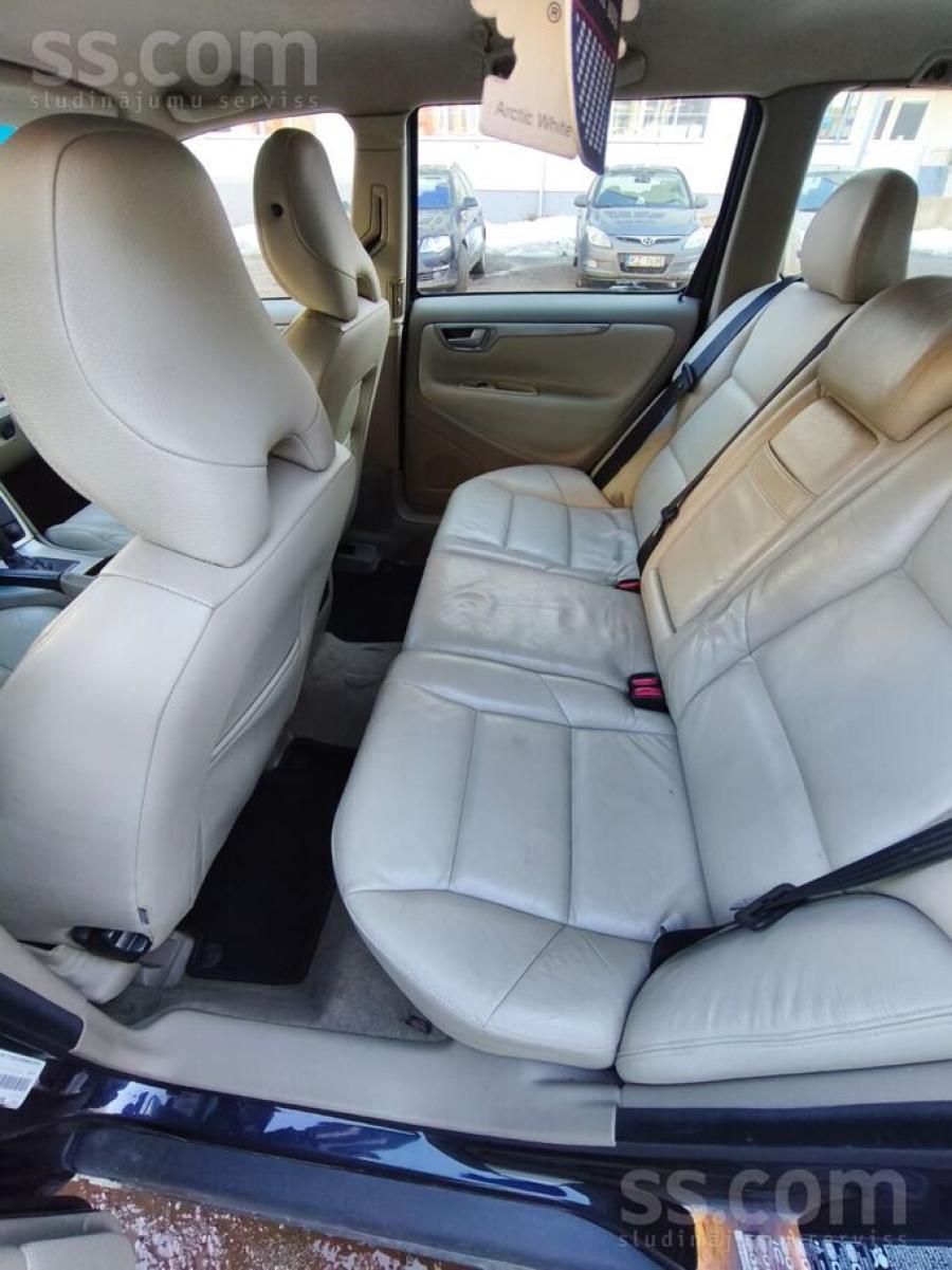 Blue Volvo V70 2006 in Riga, with an engine capacity of 2.40 L and mileage of 326 thousand km for 2100 €, photo 12 on AUTOMOTO.COM.LV