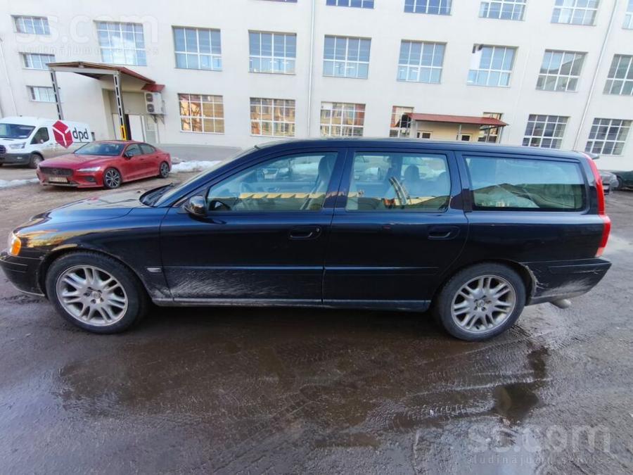 Blue Volvo V70 2006 in Riga, with an engine capacity of 2.40 L and mileage of 326 thousand km for 2100 €, photo 13 on AUTOMOTO.COM.LV