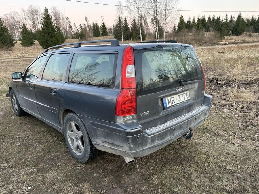 Blue Volvo V70 2006 in Ogre, with an engine capacity of 2.40 L and mileage of 384 thousand km for 2100 €, photo 3 on AUTOMOTO.COM.LV