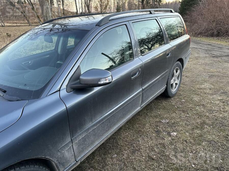 Blue Volvo V70 2006 in Ogre, with an engine capacity of 2.40 L and mileage of 384 thousand km for 2100 €, photo 5 on AUTOMOTO.COM.LV