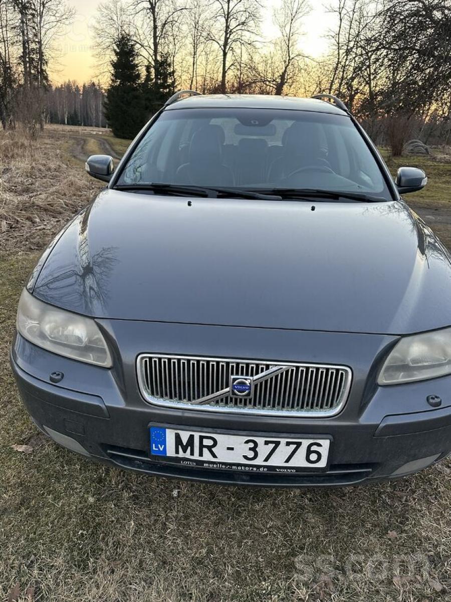 Blue Volvo V70 2006 in Ogre, with an engine capacity of 2.40 L and mileage of 384 thousand km for 2100 €, photo 7 on AUTOMOTO.COM.LV