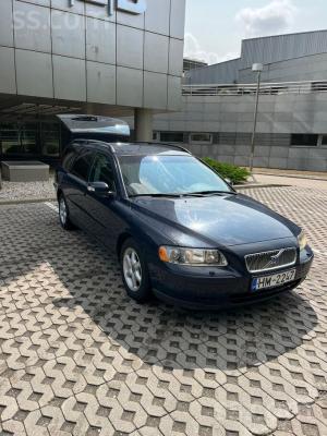 Blue Volvo V70 2006 in Riga, with an engine capacity of 2.40 L and mileage of 281 thousand km for 1700 €, photo  on AUTOMOTO.COM.LV