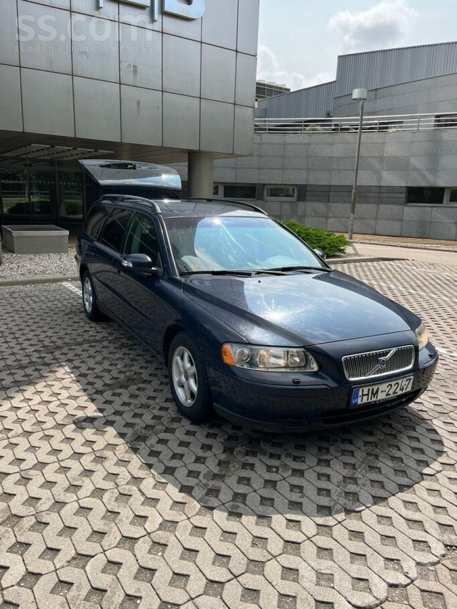 Zils Volvo V70 2006 Rīga, ar dzinēja tilpumu 2.40 L un nobraukumu 281 tūkst. km par 1700 €, foto 1 vietnē AUTOMOTO.COM.LV