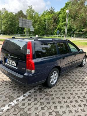 Zils Volvo V70 2006 Rīga, ar dzinēja tilpumu 2.40 L un nobraukumu 281 tūkst. km par 1700 €, foto 3 vietnē AUTOMOTO.COM.LV