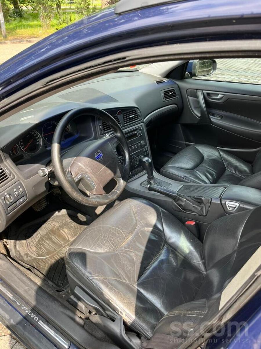 Zils Volvo V70 2006 Rīga, ar dzinēja tilpumu 2.40 L un nobraukumu 281 tūkst. km par 1700 €, foto 7 vietnē AUTOMOTO.COM.LV