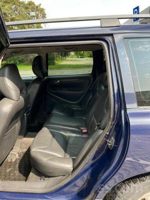 Zils Volvo V70 2006 Rīga, ar dzinēja tilpumu 2.40 L un nobraukumu 281 tūkst. km par 1700 €, foto 8 vietnē AUTOMOTO.COM.LV