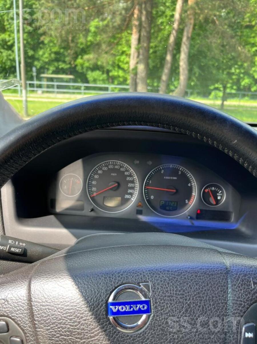 Zils Volvo V70 2006 Rīga, ar dzinēja tilpumu 2.40 L un nobraukumu 281 tūkst. km par 1700 €, foto 9 vietnē AUTOMOTO.COM.LV