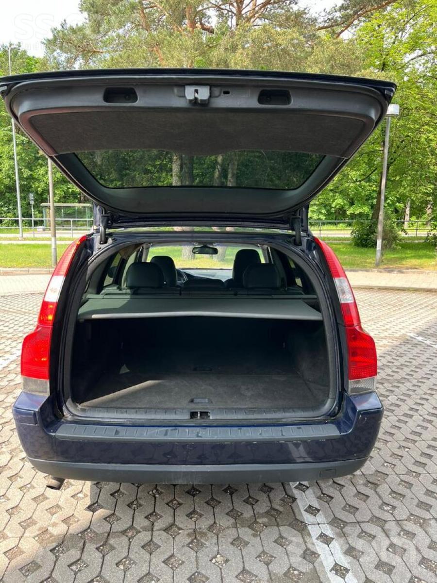 Zils Volvo V70 2006 Rīga, ar dzinēja tilpumu 2.40 L un nobraukumu 281 tūkst. km par 1700 €, foto 10 vietnē AUTOMOTO.COM.LV