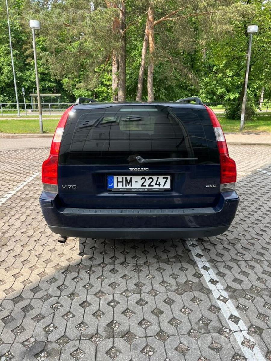 Zils Volvo V70 2006 Rīga, ar dzinēja tilpumu 2.40 L un nobraukumu 281 tūkst. km par 1700 €, foto 12 vietnē AUTOMOTO.COM.LV