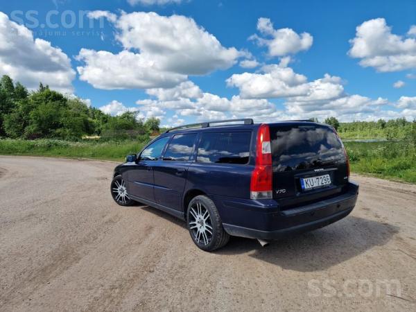 Zils Volvo V70 2006 Madona, ar dzinēja tilpumu 2.40 L un nobraukumu 437 tūkst. km par 2390 €, foto 3 vietnē AUTOMOTO.COM.LV
