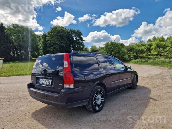 Zils Volvo V70 2006 Madona, ar dzinēja tilpumu 2.40 L un nobraukumu 437 tūkst. km par 2390 €, foto 4 vietnē AUTOMOTO.COM.LV
