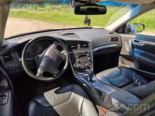 Zils Volvo V70 2006 Madona, ar dzinēja tilpumu 2.40 L un nobraukumu 437 tūkst. km par 2390 €, foto 6 vietnē AUTOMOTO.COM.LV