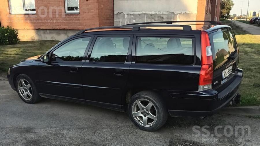 Zils Volvo V70 2006 Bauska, ar dzinēja tilpumu 2.40 L un nobraukumu 379 tūkst. km par 1750 €, foto 1 vietnē AUTOMOTO.COM.LV