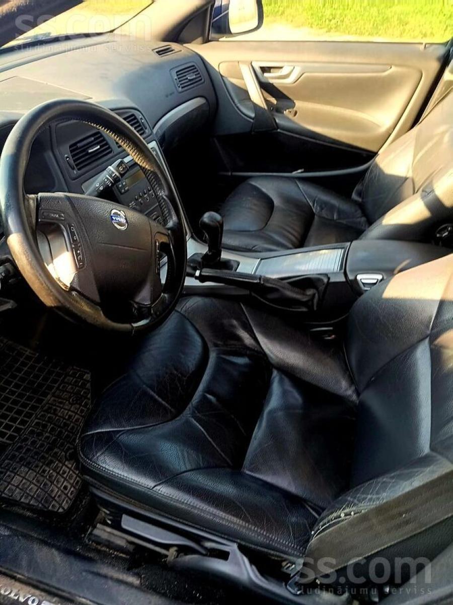 Zils Volvo V70 2006 Bauska, ar dzinēja tilpumu 2.40 L un nobraukumu 379 tūkst. km par 1750 €, foto 5 vietnē AUTOMOTO.COM.LV