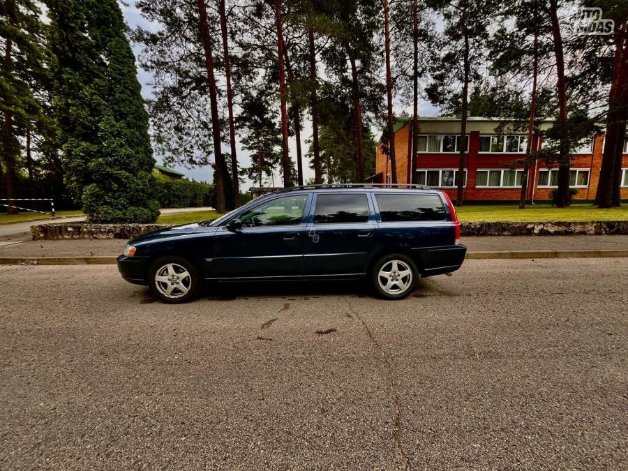 Blue Volvo V70 2006 in Varena, with an engine capacity of 2.40 L and mileage of 465 thousand km for 2380 €, photo 5 on AUTOMOTO.COM.LV