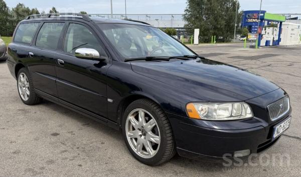 Zils Volvo V70 2006 Rīga, ar dzinēja tilpumu 2.40 L un nobraukumu 309 tūkst. km par 2700 €, foto 3 vietnē AUTOMOTO.COM.LV