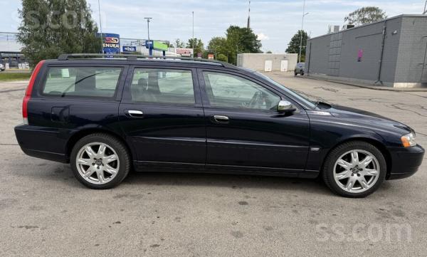 Zils Volvo V70 2006 Rīga, ar dzinēja tilpumu 2.40 L un nobraukumu 309 tūkst. km par 2700 €, foto 4 vietnē AUTOMOTO.COM.LV