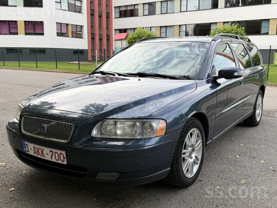 Blue Volvo V70 2006 in Riga, with an engine capacity of 2.40 L and mileage of 286 thousand km for 3150 €, photo 5 on AUTOMOTO.COM.LV