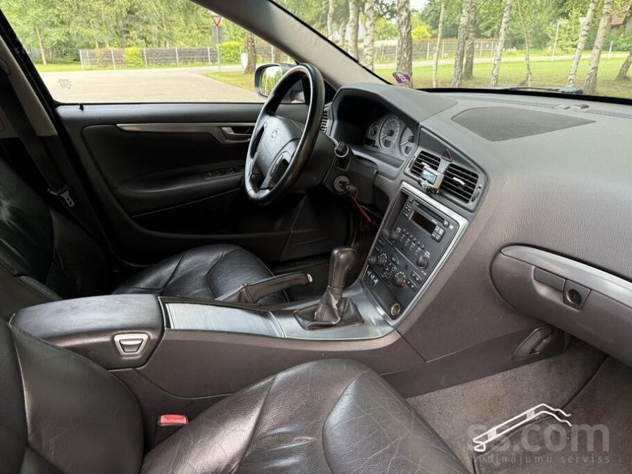 Blue Volvo V70 2006 in Riga, with an engine capacity of 2.40 L and mileage of 286 thousand km for 3150 €, photo 8 on AUTOMOTO.COM.LV