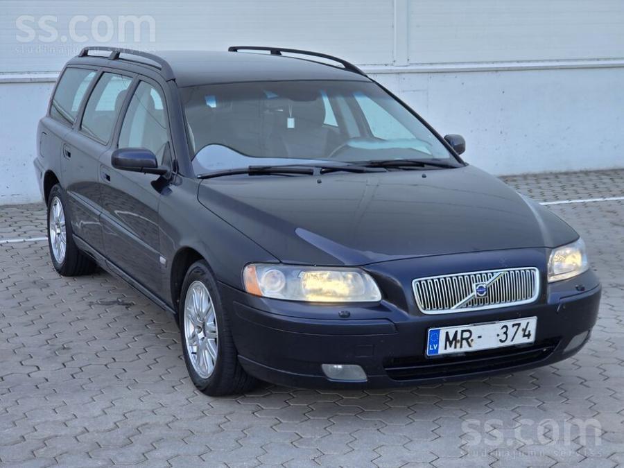 Blue Volvo V70 2006 in Riga, with an engine capacity of 2.40 L and mileage of 369 thousand km for 2800 €, photo 2 on AUTOMOTO.COM.LV