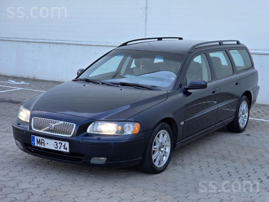 Blue Volvo V70 2006 in Riga, with an engine capacity of 2.40 L and mileage of 369 thousand km for 2800 €, photo 5 on AUTOMOTO.COM.LV