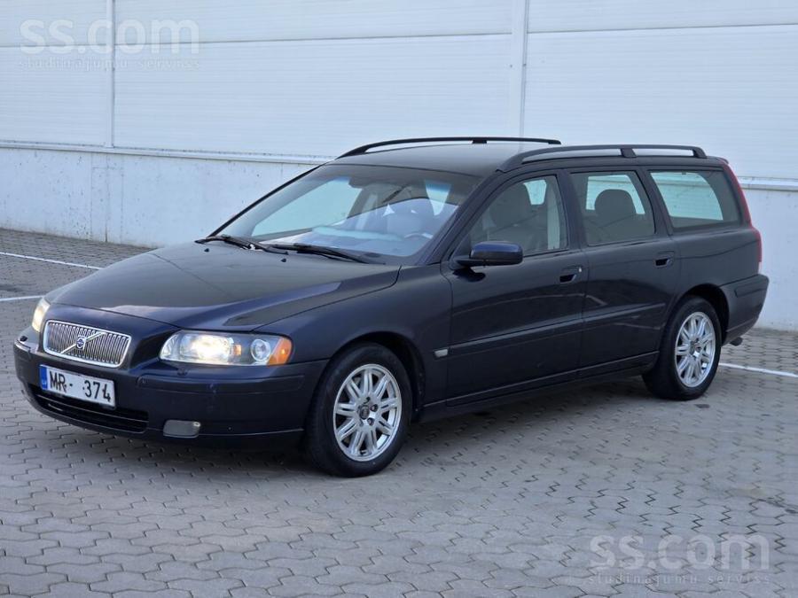 Blue Volvo V70 2006 in Riga, with an engine capacity of 2.40 L and mileage of 369 thousand km for 2800 €, photo 9 on AUTOMOTO.COM.LV