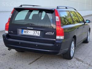 Blue Volvo V70 2006 in Riga, with an engine capacity of 2.40 L and mileage of 369 thousand km for 2800 €, photo 10 on AUTOMOTO.COM.LV