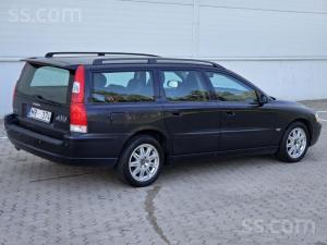 Blue Volvo V70 2006 in Riga, with an engine capacity of 2.40 L and mileage of 369 thousand km for 2800 €, photo 12 on AUTOMOTO.COM.LV
