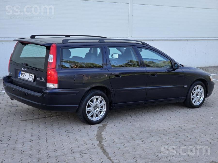 Blue Volvo V70 2006 in Riga, with an engine capacity of 2.40 L and mileage of 369 thousand km for 2800 €, photo 12 on AUTOMOTO.COM.LV