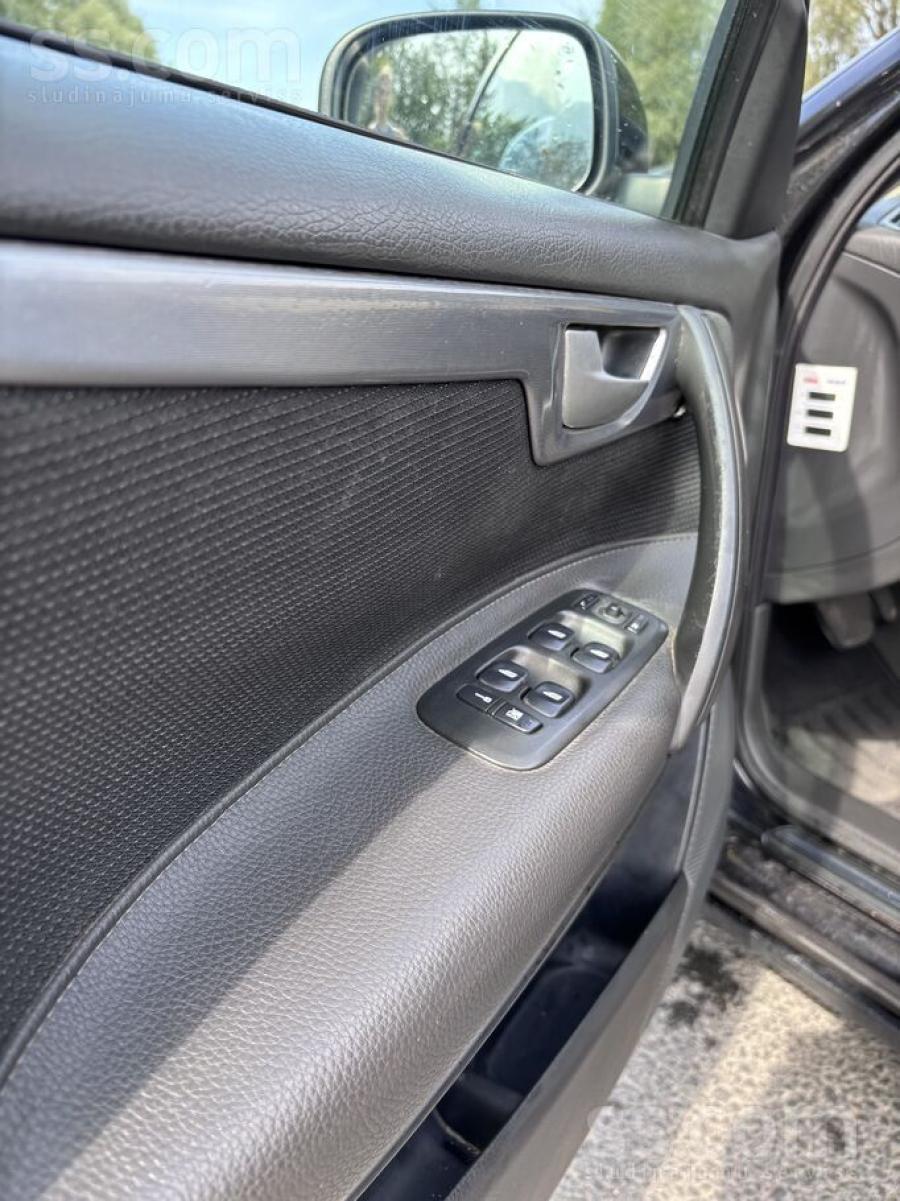 Zils Volvo V70 2006 Rīga, ar dzinēja tilpumu 2.40 L un nobraukumu 318 tūkst. km par 2550 €, foto 8 vietnē AUTOMOTO.COM.LV