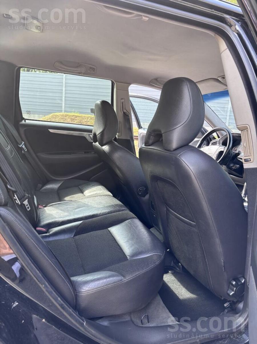 Zils Volvo V70 2006 Rīga, ar dzinēja tilpumu 2.40 L un nobraukumu 318 tūkst. km par 2550 €, foto 10 vietnē AUTOMOTO.COM.LV
