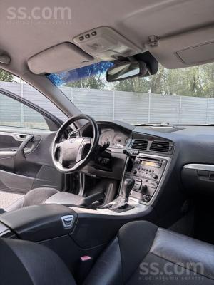 Zils Volvo V70 2006 Rīga, ar dzinēja tilpumu 2.40 L un nobraukumu 318 tūkst. km par 2550 €, foto 12 vietnē AUTOMOTO.COM.LV