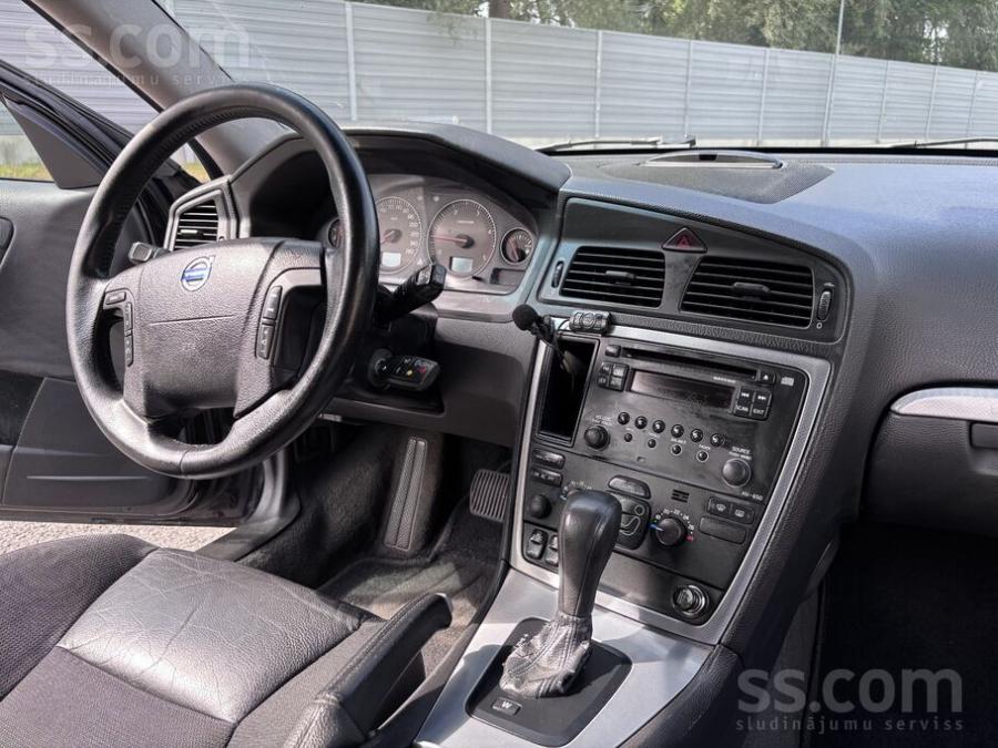 Zils Volvo V70 2006 Rīga, ar dzinēja tilpumu 2.40 L un nobraukumu 318 tūkst. km par 2550 €, foto 13 vietnē AUTOMOTO.COM.LV